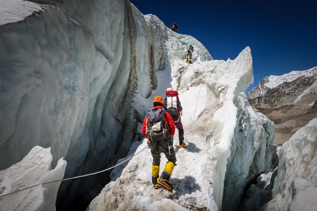 Comparing Everest's Khumbu Icefall, K2's Bottleneck, and Kilimanjaro's ...