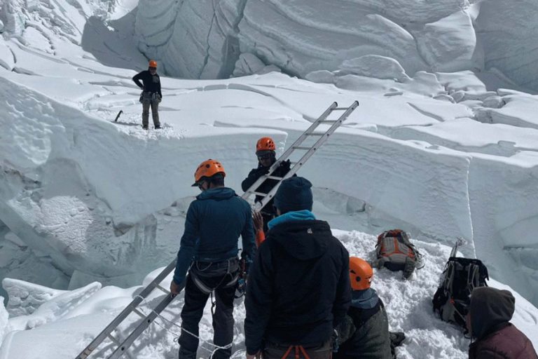 Comparing Everest's Khumbu Icefall, K2's Bottleneck, and Kilimanjaro's ...